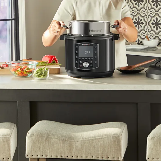 Instant Pot Pro Smart Cooker - 5.7L - Home Emporium